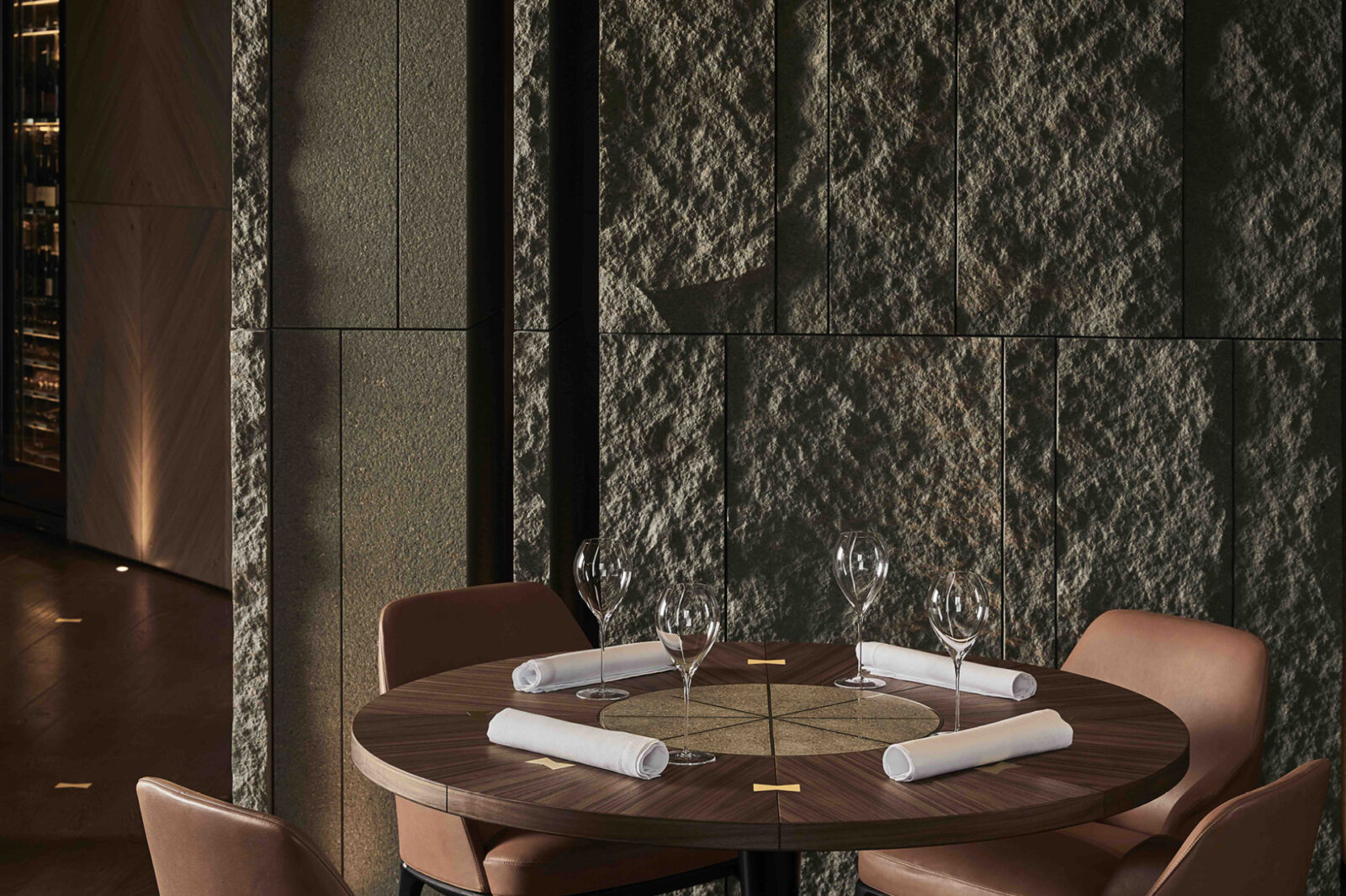 Design - IYO KAISEKI